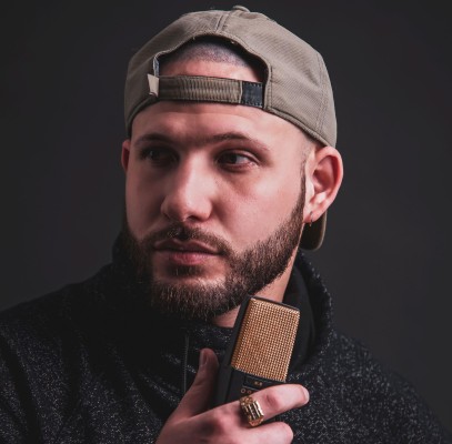 J Alexander sigue cosechando éxitos y creando nueva música para sus fans