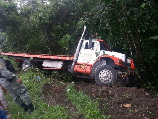 Se accidenta una grúa en Quebrada Ancha