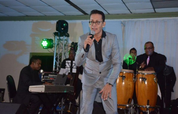 Wichy Camacho graba DVD en Templo Indú