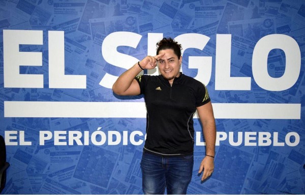 Marck Marcelo con triple estreno