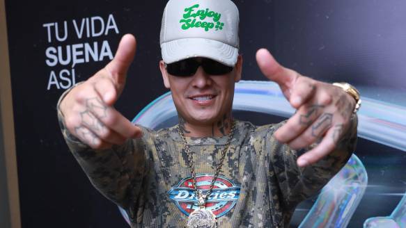 Alemán debuta en Premios Juventud y quiere colaborar con Boza