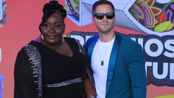 Mayer Mizrachi, ‘La Peluche’ y Tina rompen esquemas en la alfombra azul de Premios Juventud