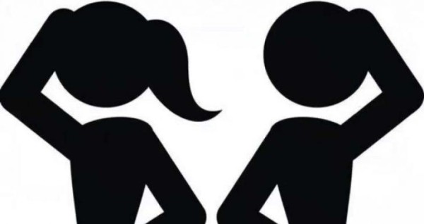 Con dificultad para practicar la pose del 69