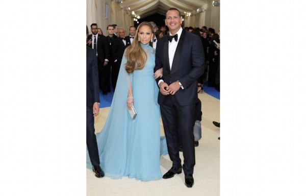 Alex responde a JLo sobre ‘¿y el anillo pa' cuándo?'