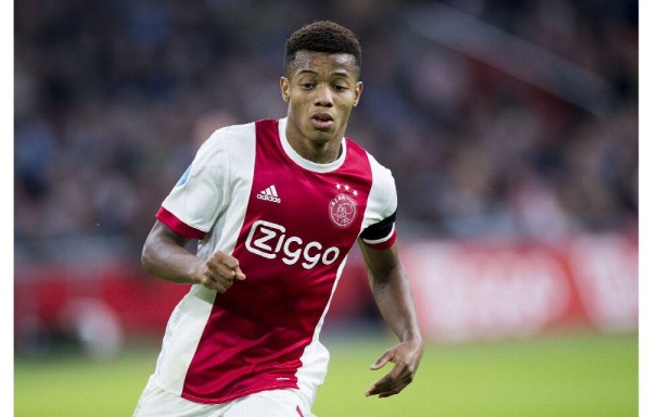 Neres es llamado por Vinícius