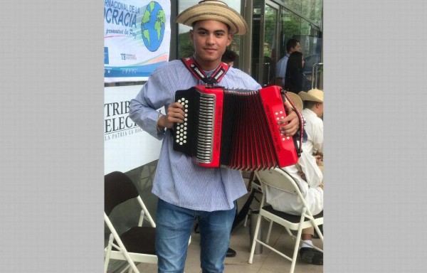 ‘Déjate Amar' le dice Jesús Abdiel a ella