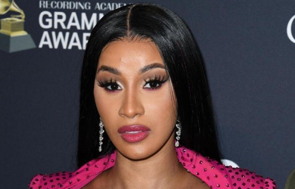 Cardi B estalla y asegura que editan sus fotos