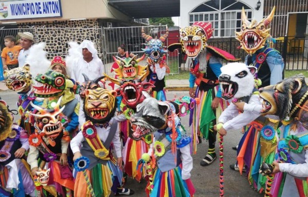 Antoneros celebran los 50 años del Toro Guapo