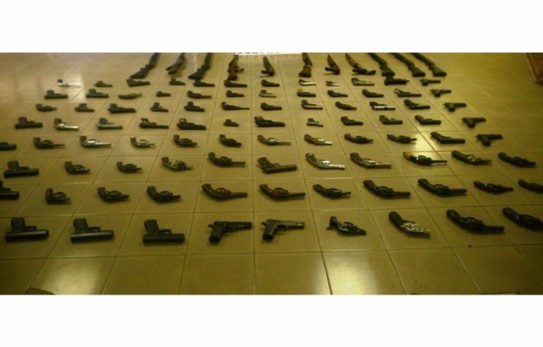 20 detenidos con armas