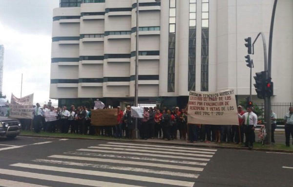 Nueva protesta por bonos ahora del BDA