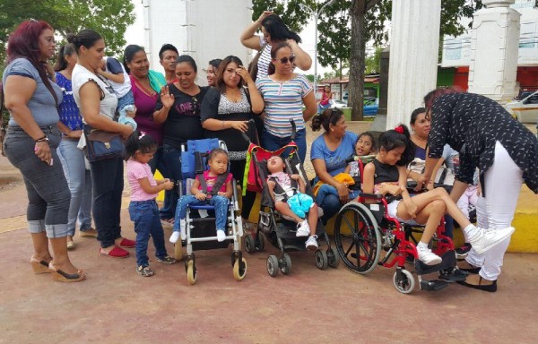 Padres de niños con discapacidad piden ayuda