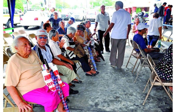 Extranjeros presentarán demanda contra “120 a los 65”