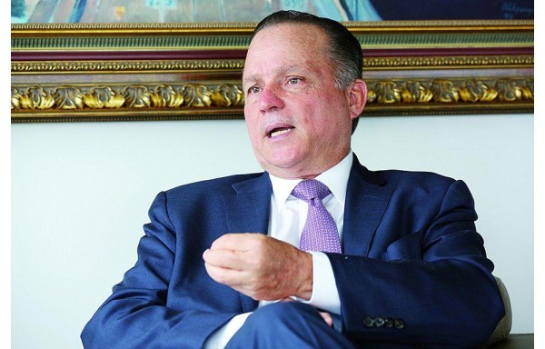 Se fue un hombre grande en el Canal