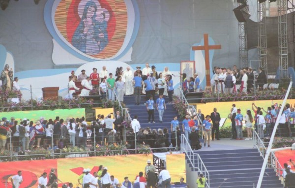Un papa humilde, dejó feliz a la multitud ayer
