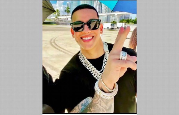 Álbum de despedida de Daddy Yanke, lleno de estrellas