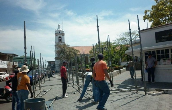 Instalan tarimas para los carnavales chitreanos