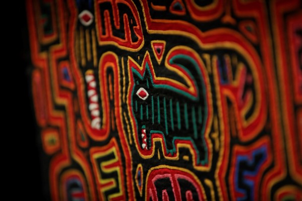 La colorida mola, ícono de la cultura Guna, estrena su museo en Panamá
