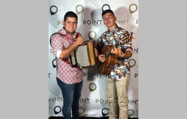 Isaac De León tiene nuevo cantante