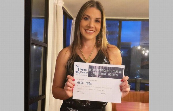 Nicole Puga obtiene certificación en España