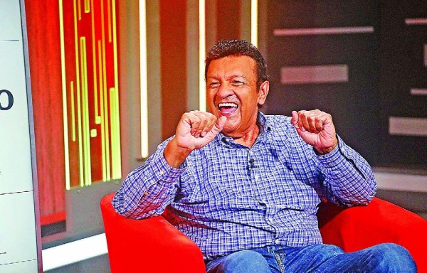 El 'Escorpión de Paritilla' a poco de cantarle a sus ‘mamasitas'