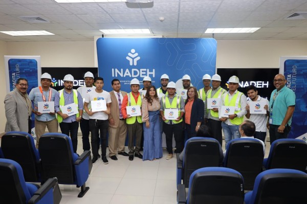 Inadeh realiza graduación masiva en tres de sus centros de formación