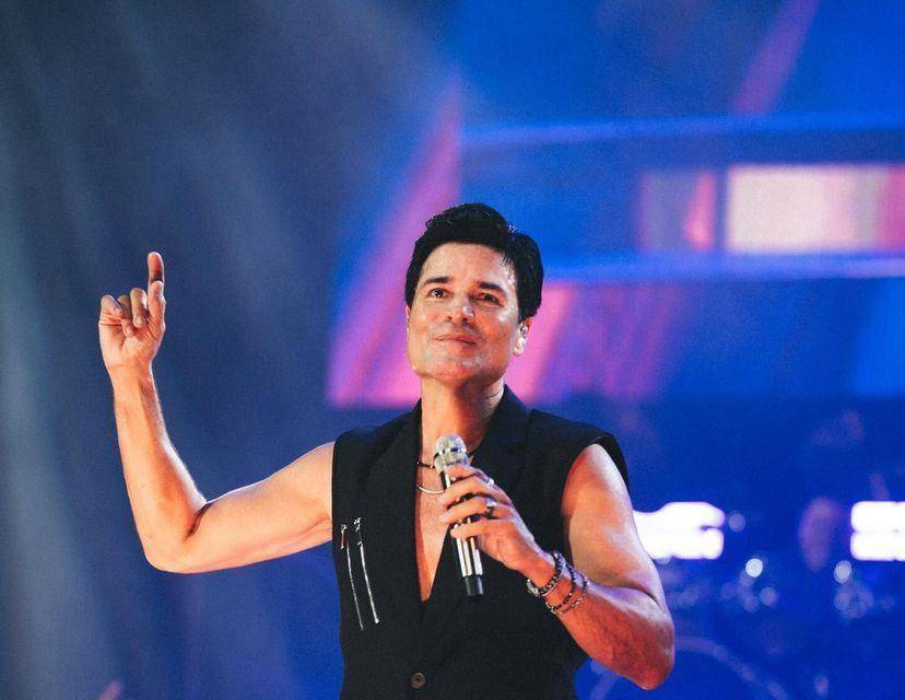 A sus 56 años, Chayane se vuelve a encontrar con su fanaticada
